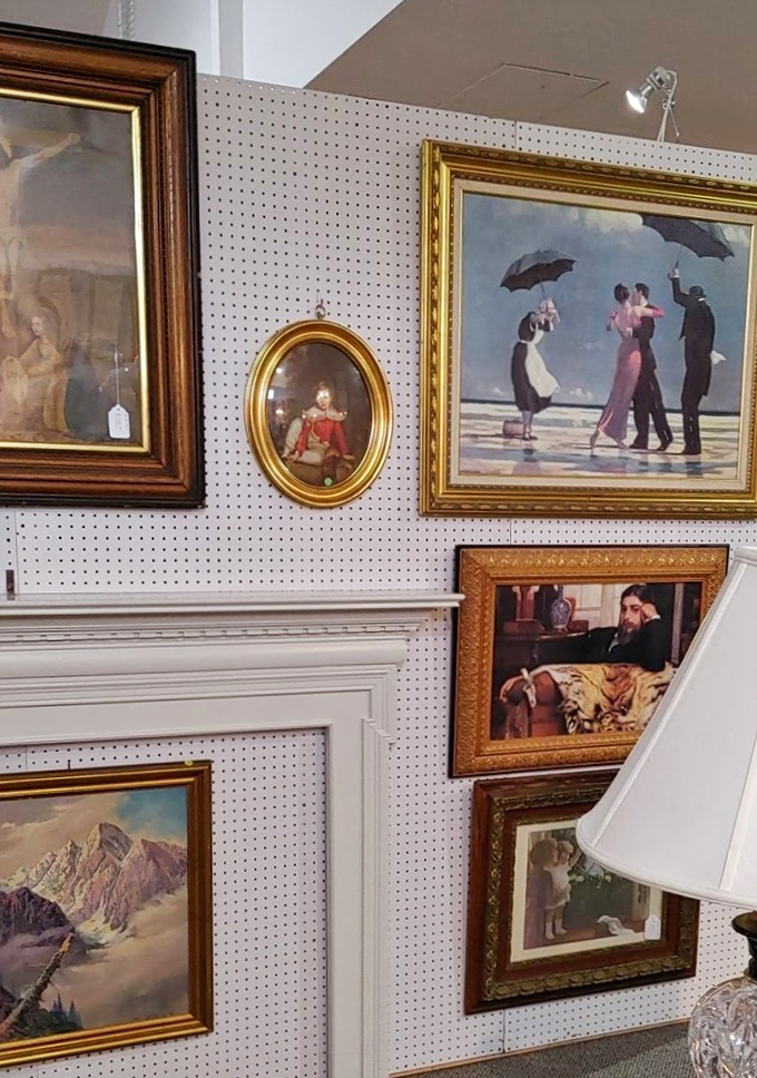 Fine art gallery meets treasure hunt. That dancing couple with umbrellas? They've been waltzing since your grandparents' first date.