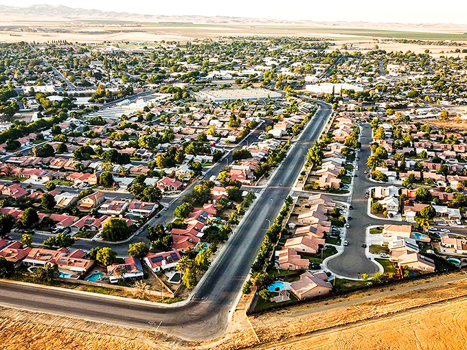 Aerial view of Coalinga shows affordable housing developments where retirees can stretch their Social Security dollars in sunny Southern California.
