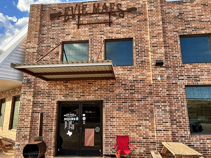 Evie Mae's spacious exterior welcomes meat lovers from across the plains. No frills, just skills.