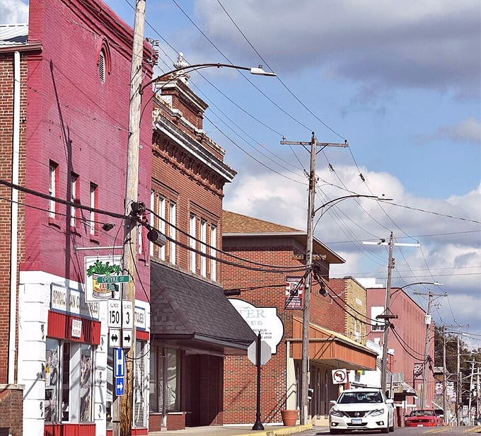 Courthouse elegance overlooks the mighty Mississippi, where steamboats once brought prosperity and progress upstream.