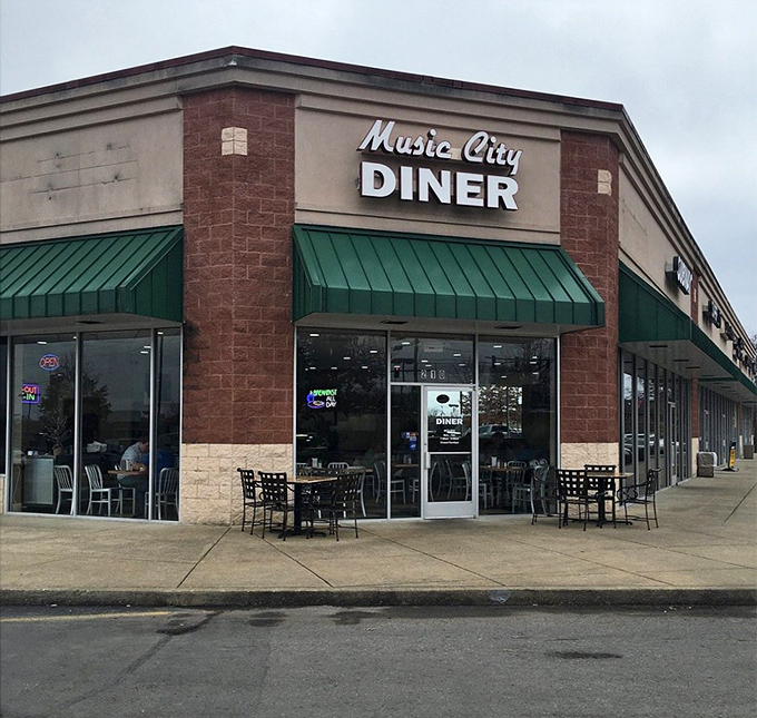 Those large windows let in plenty of light—perfect for illuminating plates that taste as good as they look at Music City Diner.