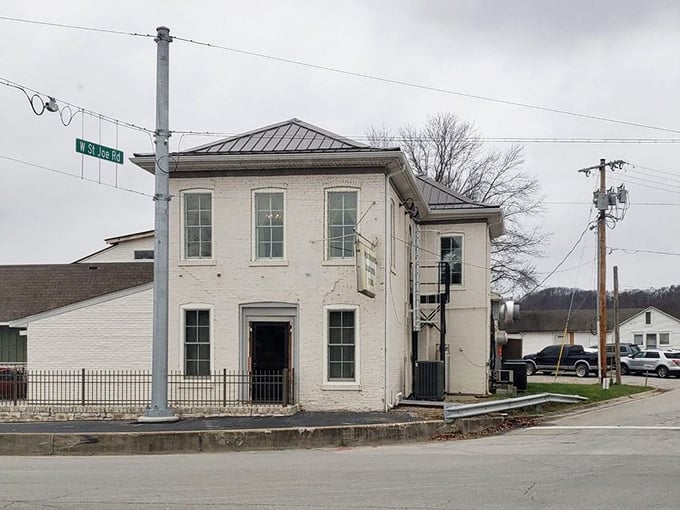 This corner landmark has been satisfying southern Indiana's chicken cravings with no-nonsense deliciousness for decades.