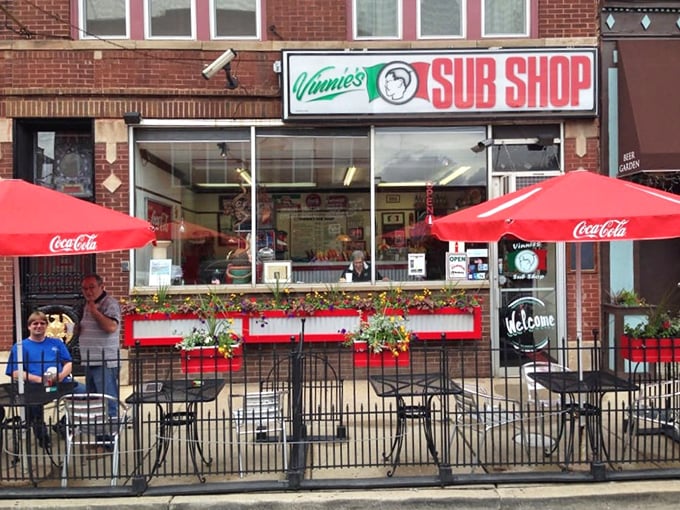 Sidewalk seating for maximum sandwich enjoyment. Where Chicago summer days meet Italian-American flavor magic.