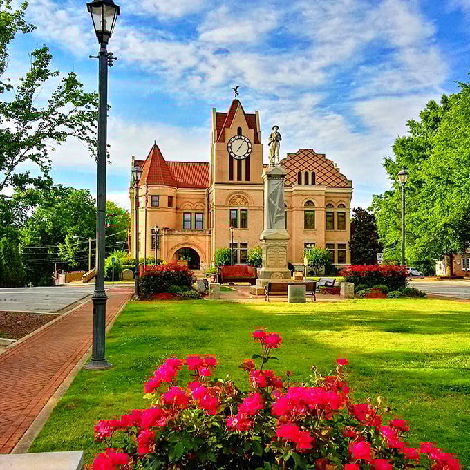 Washington's courthouse square looks like it's waiting for a Norman Rockwell to immortalize its timeless small-town charm.