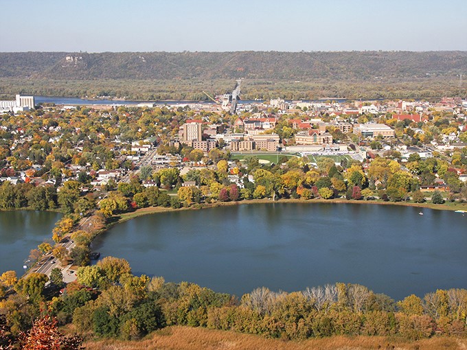 From this breathtaking vantage point, Winona reveals itself as a perfect pocket of civilization nestled between water and wilderness.