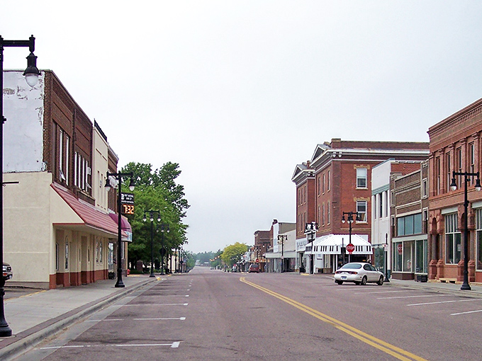 Stroll down Worthington's inviting main street where time slows down and neighbors still wave &ndash; the kind of place where rent doesn't require a second mortgage!