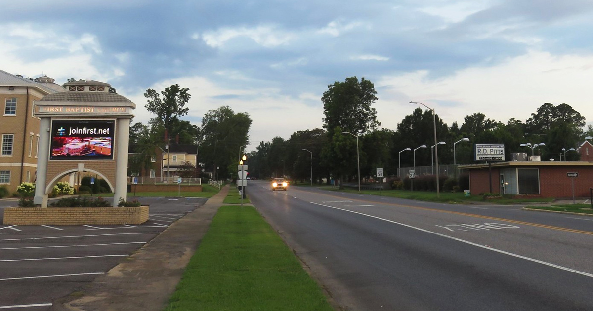 The Slow-Paced Town In Alabama That'll Make You Want To Leave It All Behind
