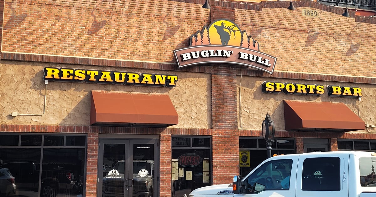 The Buffalo Steak At This No-Nonsense Sports Bar In South Dakota Is Out ...