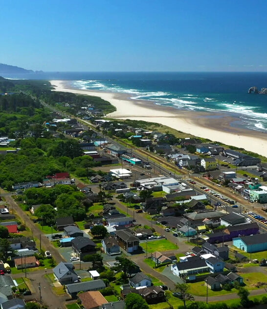 dreamy coastal towns oregon ftr