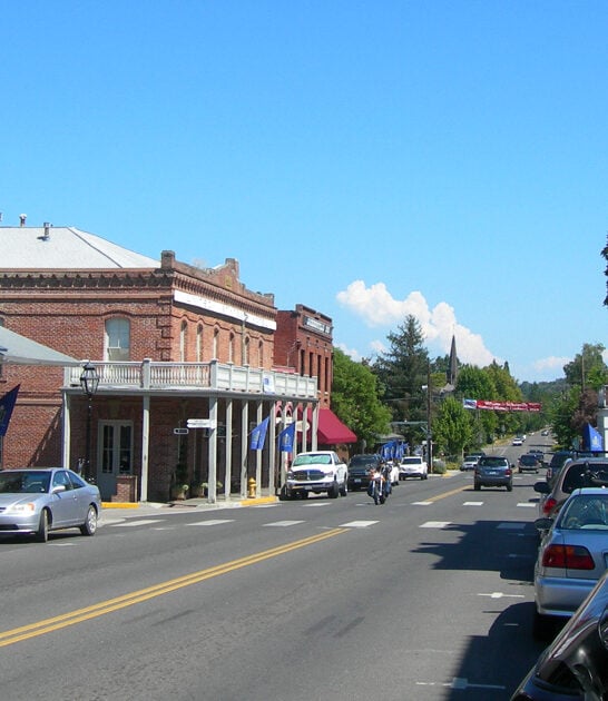 dreamy town oregon getaway ftr