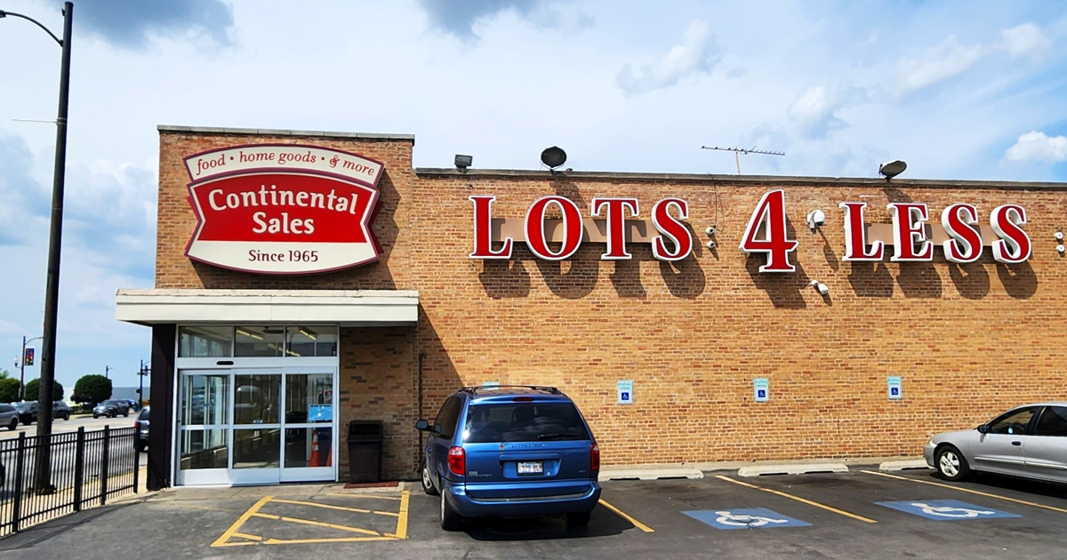 People Drive From All Over Illinois For The Unbeatable Deals At This ...