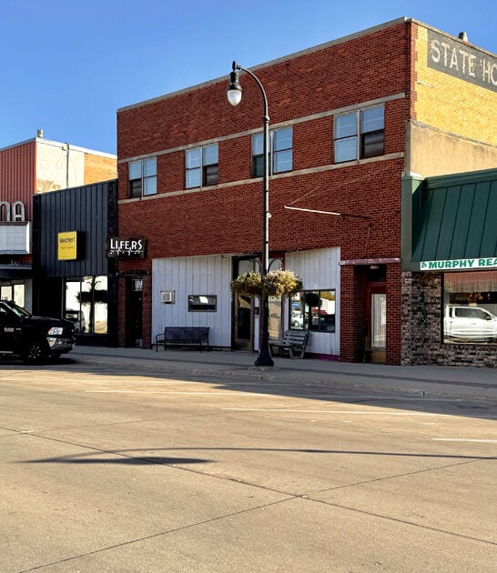 iowa relaxed town living ftr