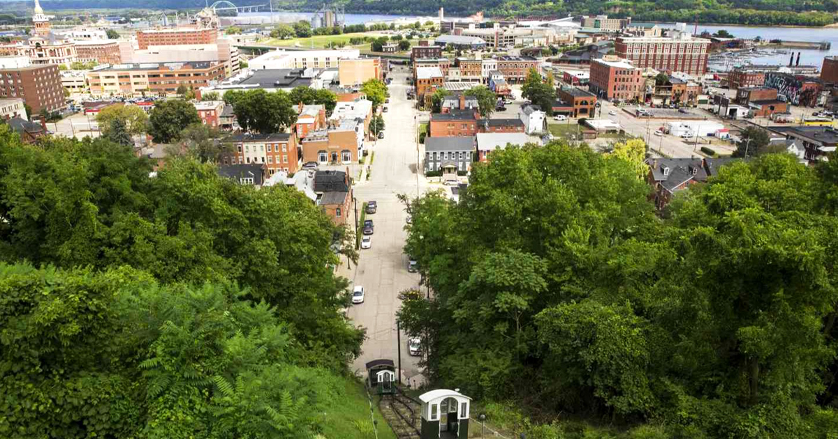 8 Gorgeous Towns In Iowa That Are Affordable, Quiet, And Easy To Fall ...