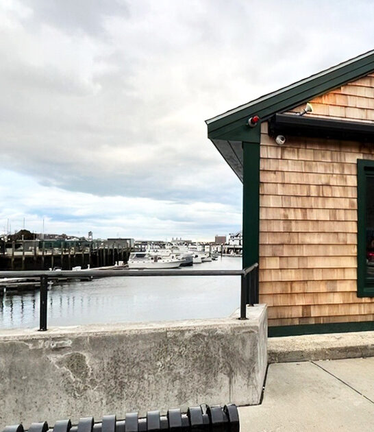 lobster roll restaurant massachusetts ftr
