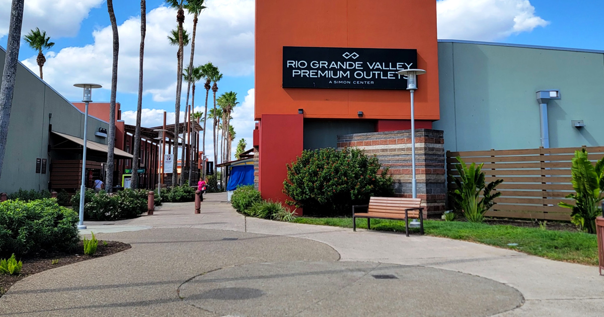 This Massive Outlet Mall In Texas Is Where Serious Shoppers Come To Save