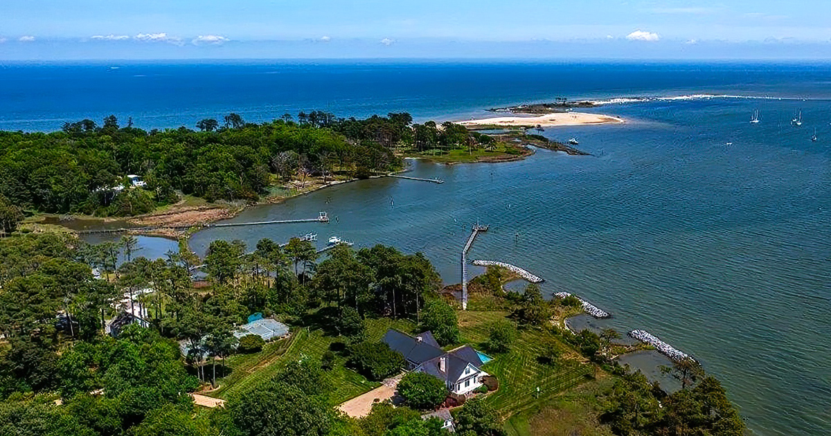The Gorgeous Waterfront Town In Virginia Perfect For Retiring Without ...