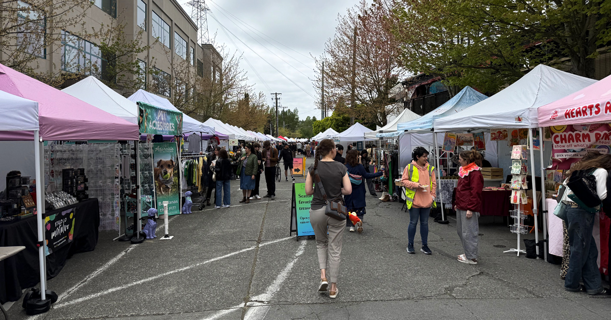 The Massive Flea Market In Washington Where You’ll Find Rare Treasures