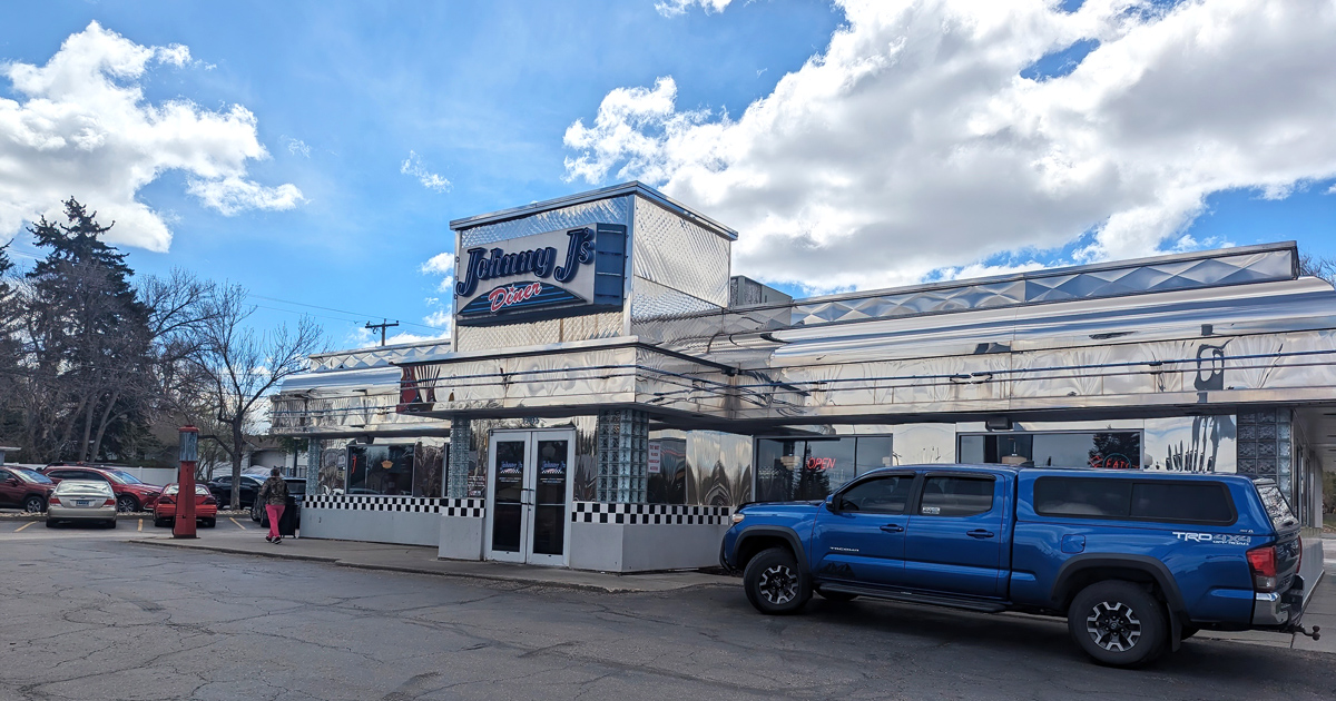 The Cinnamon Rolls At This No-Frills Diner In Wyoming Are Out-Of-This ...