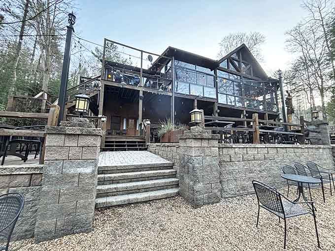 The stone steps leading to this riverside retreat might as well be a stairway to culinary heaven. Floor-to-ceiling windows frame nature's masterpiece outside.
