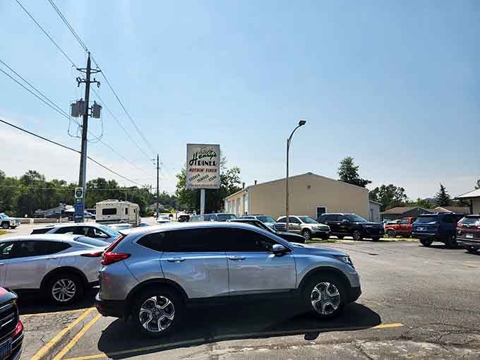 The unassuming exterior of Henry's Diner stands like a culinary speakeasy – not flashy, but those in the know understand the treasures that await inside.