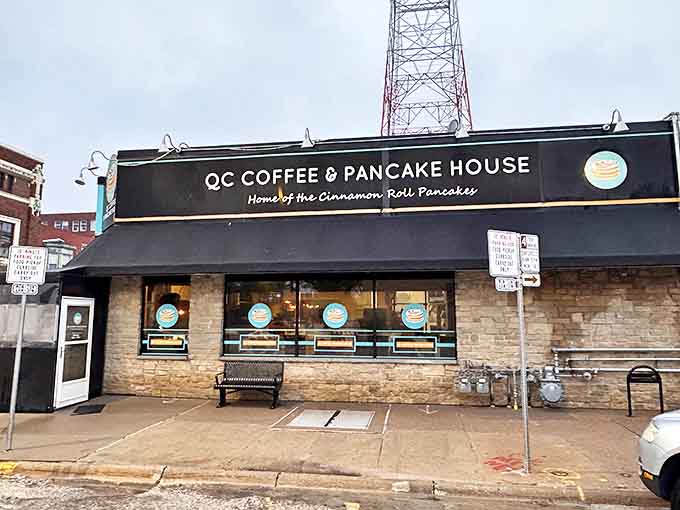 The modest brick exterior belies the breakfast magic happening inside. Like finding a treasure map where X marks the cinnamon roll pancakes.