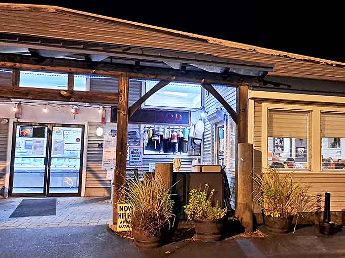 Nighttime transforms this humble seafood shack into a beacon of hope for the hungry and chowder-deprived.