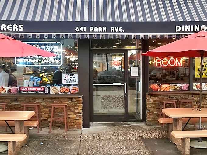 Step through these doors and enter the promised land of proper deli. That neon "DINING ROOM" sign might as well say "HAPPINESS SERVED HERE."