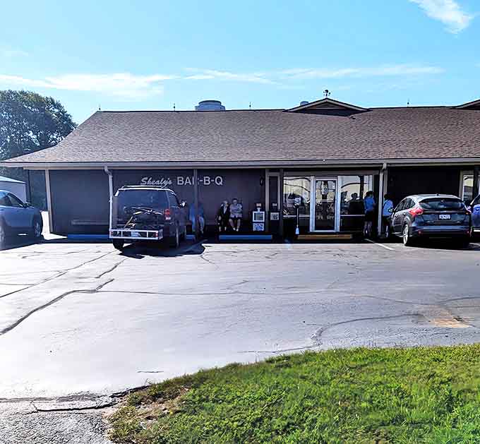 A full parking lot at lunchtime tells you everything you need to know about a restaurant's reputation in small-town South Carolina.