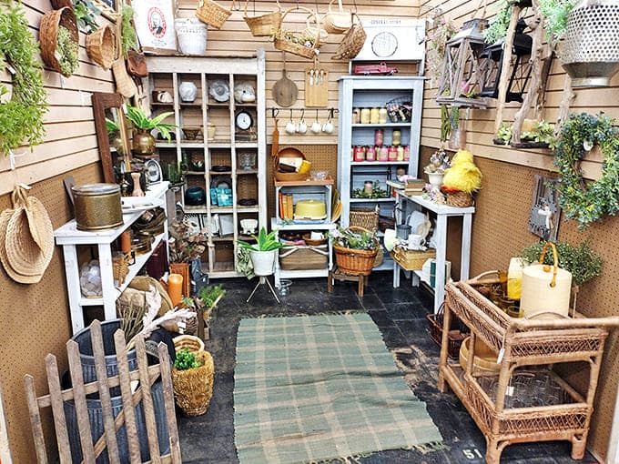 A meticulously curated booth that's part farmhouse chic, part garden oasis. Even Marie Kondo would approve of this joyful arrangement of baskets, planters, and rustic treasures.