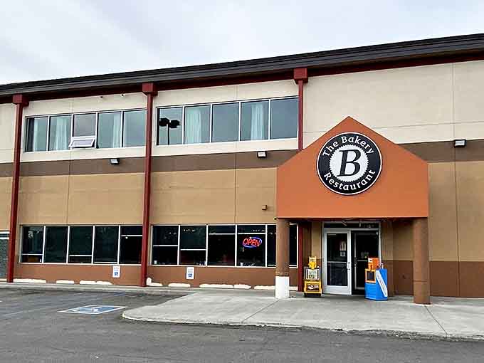 The unassuming exterior hides culinary treasures within, like finding a gold nugget in an ordinary Alaskan streambed.