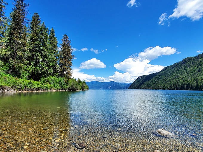 Mirror, mirror on the lake&mdash;Farragut&rsquo;s pristine waters reflect nature&rsquo;s colors, creating a perfect double feature.