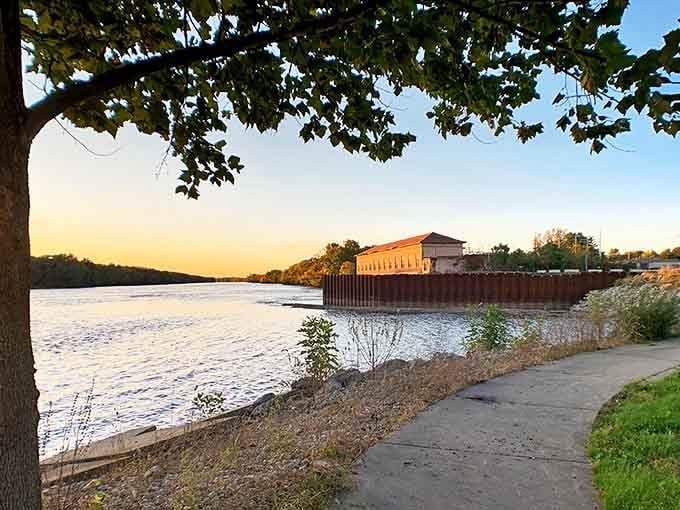 Nature's golden hour transforms the Illinois River into something that belongs on a postcard, not just your camera roll.