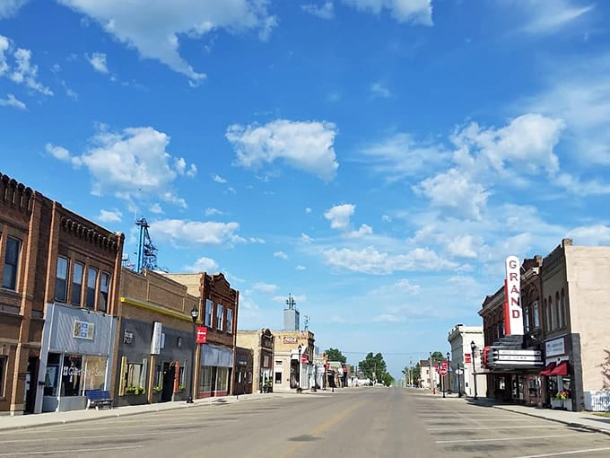 The heart of Oakes reveals itself in its wide-open Main Street &ndash; where traffic jams involve two neighbors stopping to chat, not bumper-to-bumper frustration.