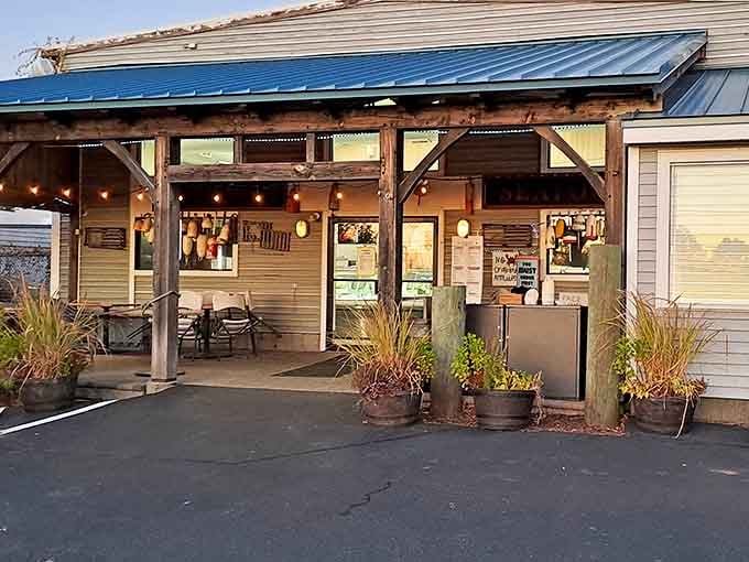 Anthony's Seafood's unassuming exterior hides culinary treasures within, like finding a pearl in an everyday oyster.