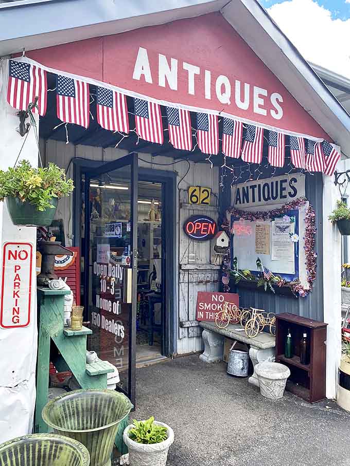 The iconic red-topped entrance, festooned with American flags, practically screams "Americana inside!" No better welcome for history hunters.
