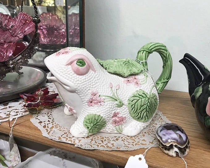 This frog teapot isn't just kitsch&mdash;it's conversation-starting kitsch that would make even your most sophisticated friends smile despite themselves.