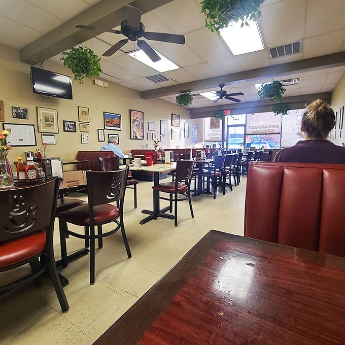 Plants hanging from the ceiling, ceiling fans spinning lazily overhead, and conversations flowing freely. Norman Rockwell would've loved to paint this scene.