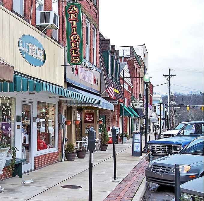 Antique shops and local businesses line Ripley's Main Street, where small-town America still thrives at reasonable prices.