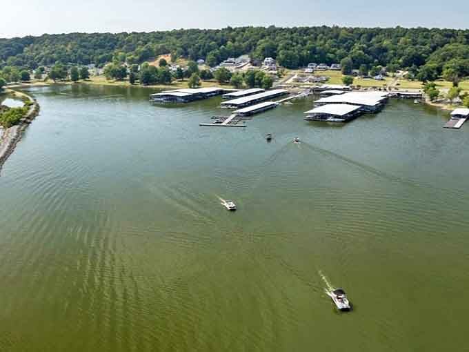 Kuttawa's marina on Lake Barkley invites boaters and fishing enthusiasts to enjoy Kentucky's stunning waterways during stress-free weekend adventures.