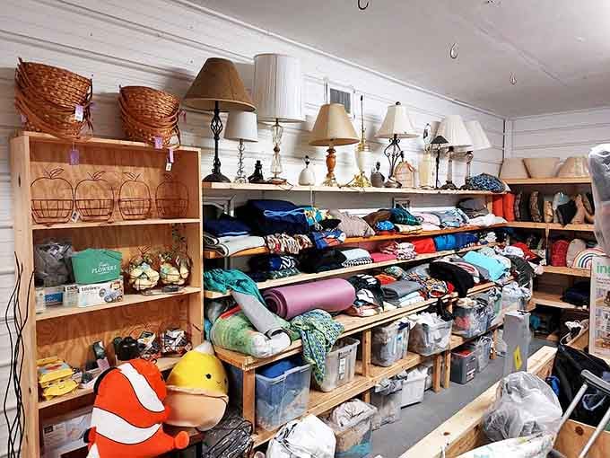 Lamps, baskets, and home goods galore – like raiding your stylish aunt's attic without the awkward family conversations.