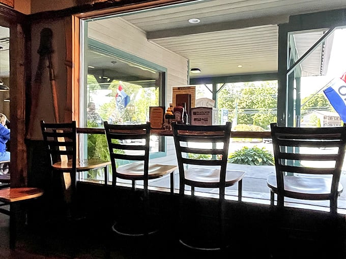 Window seats offer a side of mountain scenery with your meal&mdash;nature's version of dinner theater.