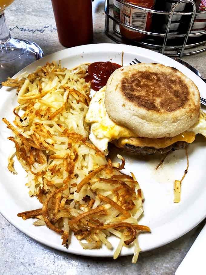 Where the magic happens – the counter seating at Frank's gives you front-row tickets to the breakfast ballet performed by skilled short-order cooks.