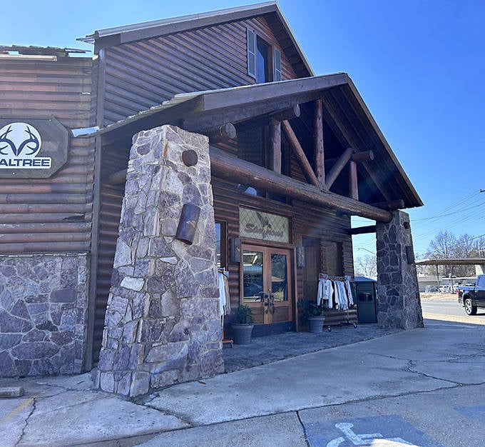 Simmons Sporting Goods looks ready to outfit your Louisiana outdoor adventures without requiring a second mortgage.