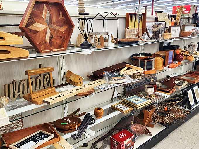 Home d&eacute;cor that spans from "Live Laugh Love" to genuinely interesting wooden crafts. Someone's abandoned mantlepiece treasures await adoption.