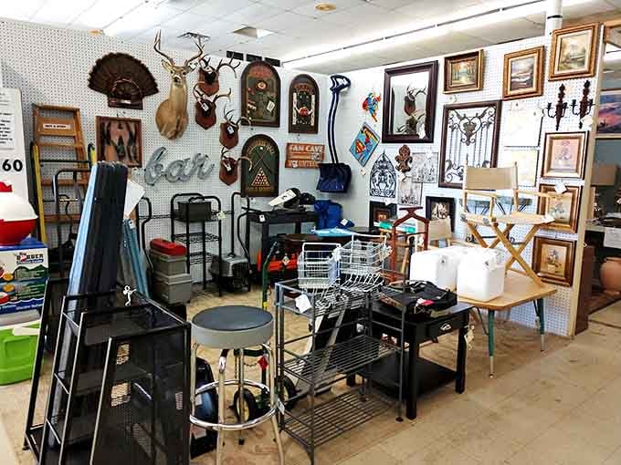 Taxidermy meets framed art in this hunter's paradise where the deer and the d&eacute;cor play together in perfect harmony.