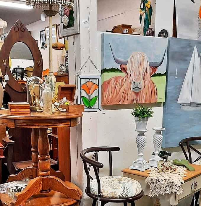 That Highland cow painting isn't just wall decor &ndash; it's the perfect conversation starter for your living room's transformation into a rustic retreat.