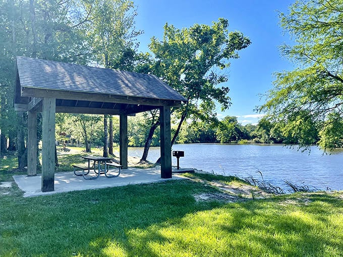 Riverside dining where the only reservation needed is the one you make with yourself to slow down and enjoy nature's waterfront view.