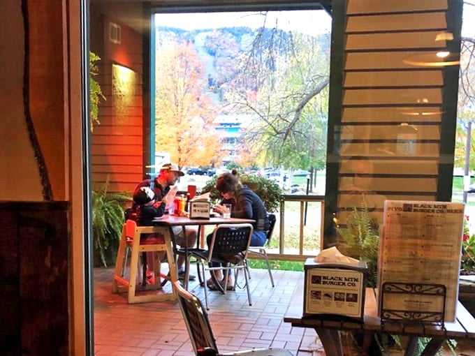 Fall foliage provides a spectacular backdrop for outdoor dining&mdash;Mother Nature's way of enhancing your appetite.