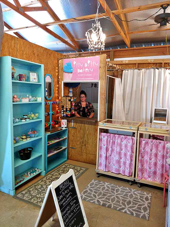 Cupcake oasis amid the chaos! This charming bakery booth proves that even in a sea of secondhand, sometimes fresh sweetness wins the day.