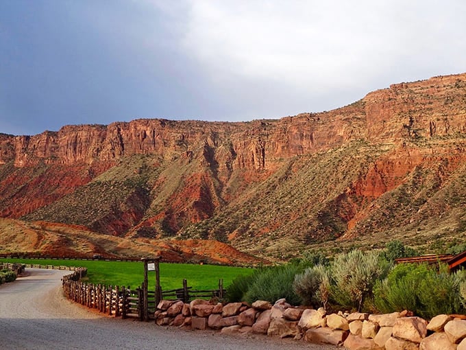 The kind of ranch setting that makes city slickers question their life choices. Red rock walls and green fields&mdash;nature's perfect combo.